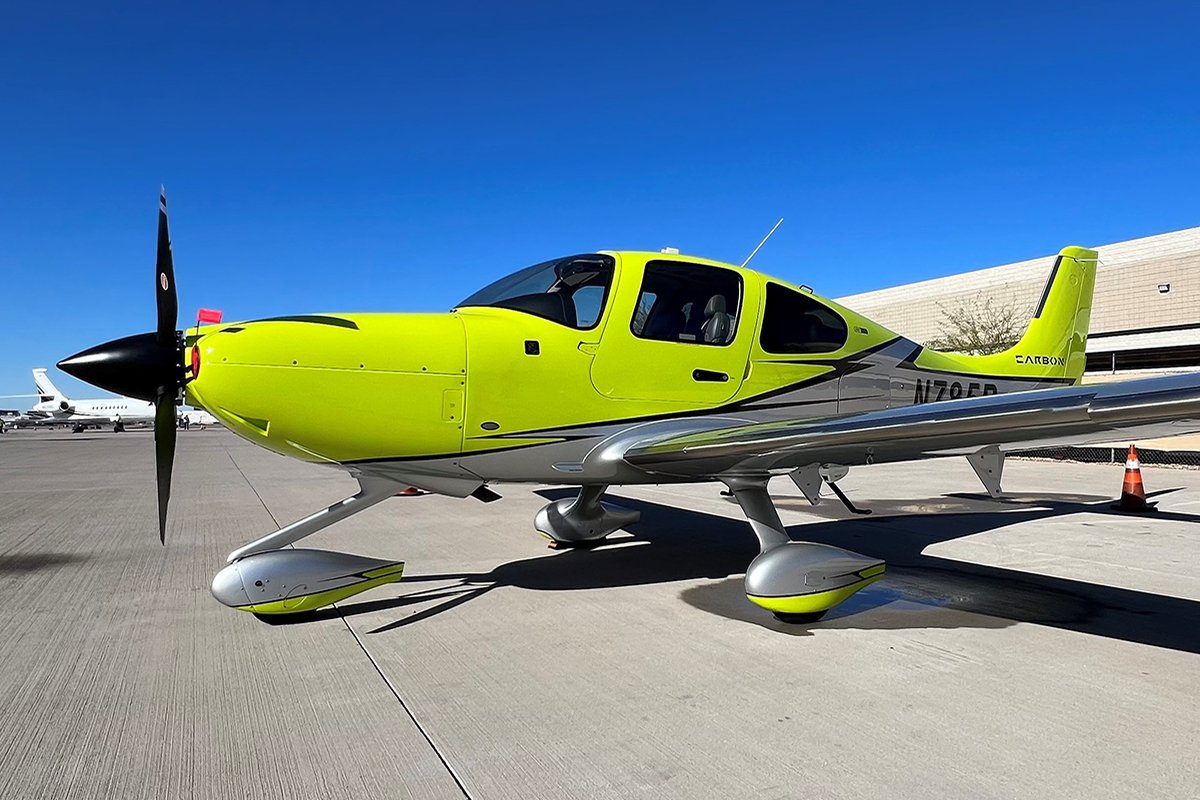 Scottsdale Flight Training: Cirrus and Cessna Flight Training